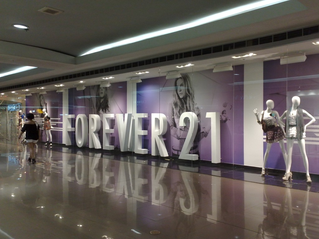 Forever 21 chega ao Brasil para bater de frente com grandes magazines ...